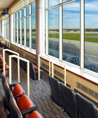 Hollywood Gaming at Dayton Raceway: Endless Thrills, Starring You!